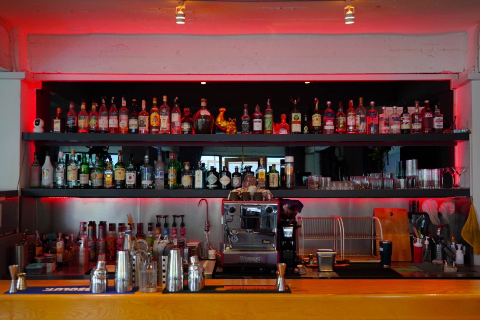 The Late Risers’ Cafe: จิบ(ค็อกเทล)กาแฟ ในคาเฟ่สำหรับคนตื่นสายที่ ‘WAWA Café & Bar’